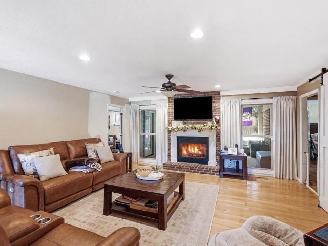 515 Laurel Park Cir