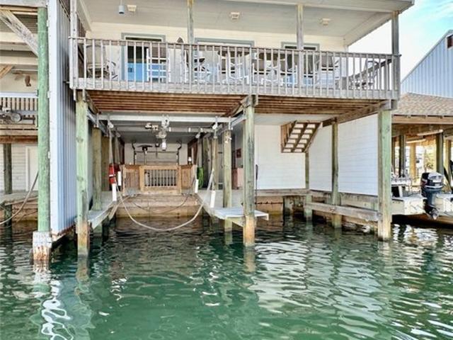 515 S 13th St, Port O'Connor, TX 77982