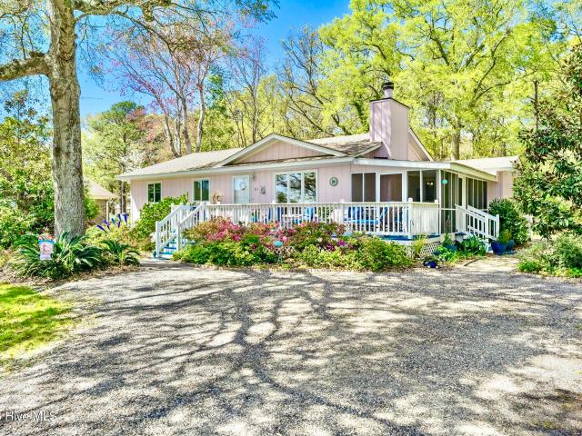 515 Shoreline Drive E
