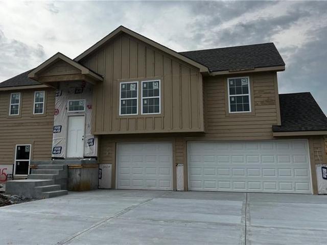 515 Skyview Ln, Liberty, MO 64068