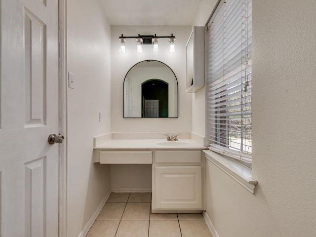 515 Suffolk Dr, Grand Prairie, TX 75052 | MLS #21305