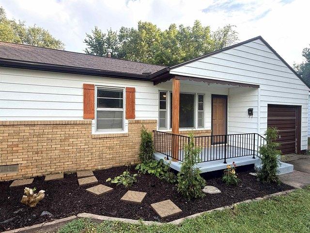 515 W 4th St, Haysville, KS 67060