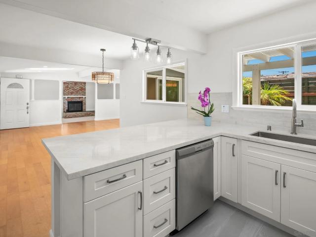 5164 Chateau Dr