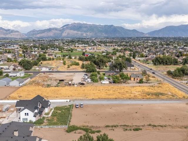 5164 W 4000 S Unit 1, Hooper, UT 84315
