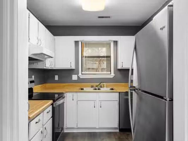 51667576 1008 Massey Road