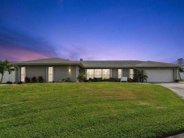 5166 Horseshoe Pl NE, Saint Petersburg, FL 33703