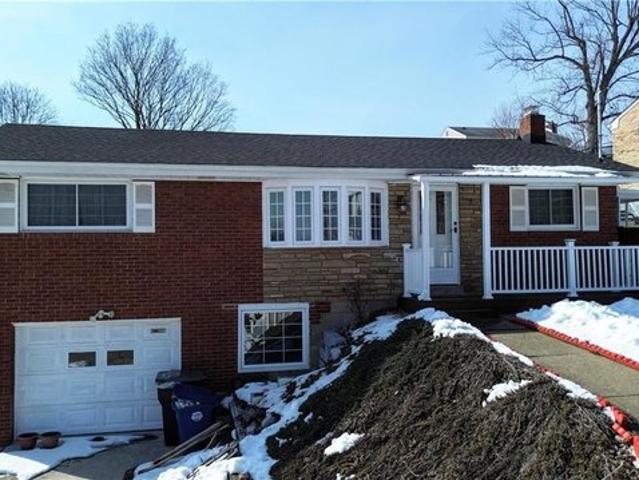 5166 Leona Dr, Pittsburgh, PA 15227