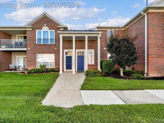 51677 Hale Ln Unit 122, Chesterfield Township, MI 48051