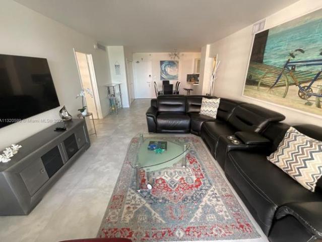 5161 Collins Ave W #811, Miami Beach, FL 33140