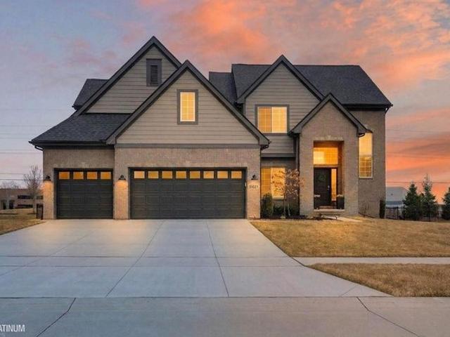 51624 Creek View Dr, Chesterfield, MI 48051