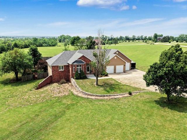 5162 N Prairie Ridge Rd, Salina, KS 67401
