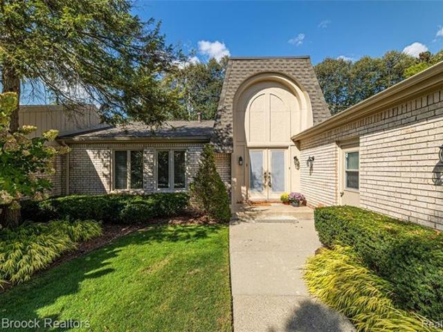5163 Woodlands Dr, Bloomfield Hills, MI 48302