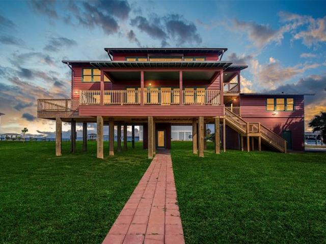 516 91st St, Galveston, TX 77554