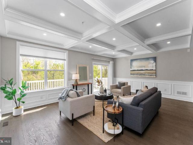 516 Coates Lane