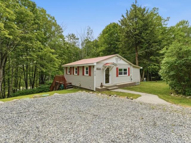 516 Coolidge Hill Rd, Diamond Point, NY 12824