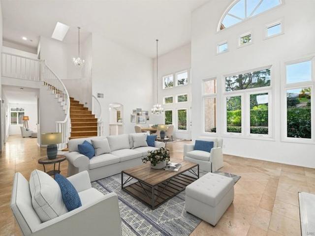 516 Camino Bailen, Escondido, CA 92029