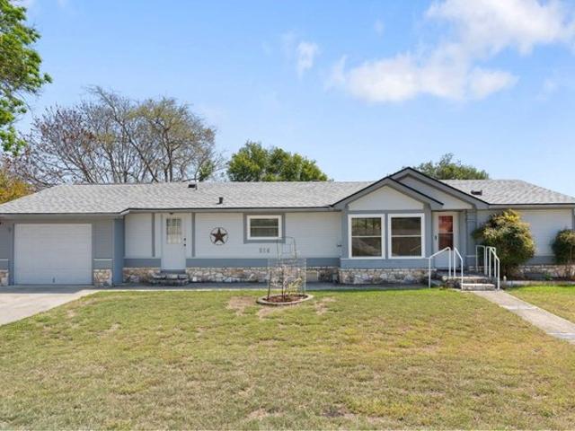 516 Chestnut Oak St W, Ingram, TX 78025