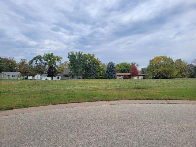 516 Clover Ct, Lake City, MN 55041