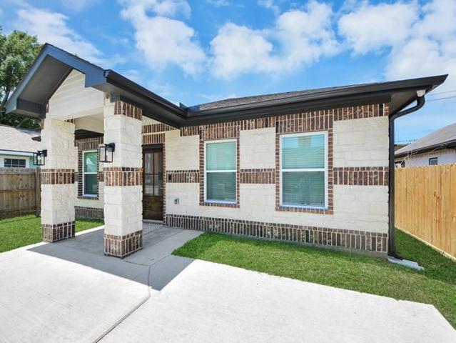 516 Bolster St, Baytown, TX 77520