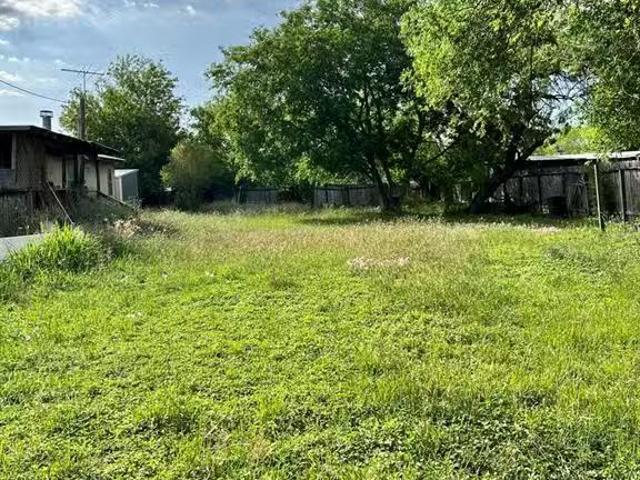 516 Beech St, Jourdanton, TX 78026