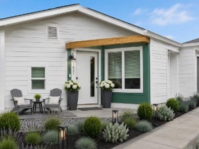 516 E D St, Hastings, NE 68901