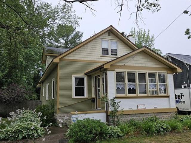 516 E Exchange St, Spring Lake, MI 49456