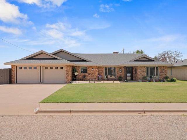516 E Jackson St, Levelland, TX 79336