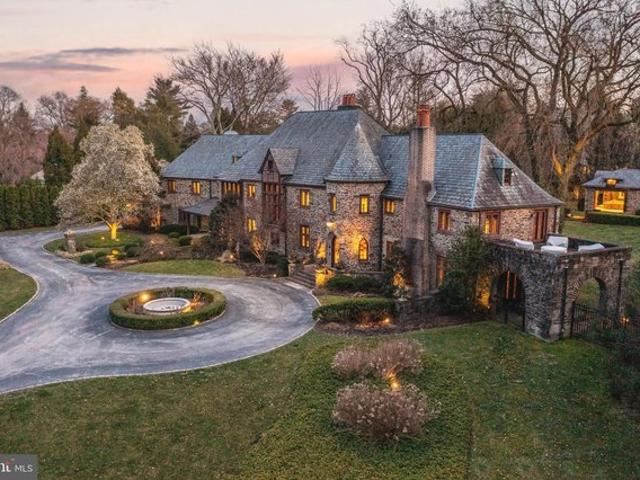 516 Fishers Rd, Bryn Mawr, PA 19010