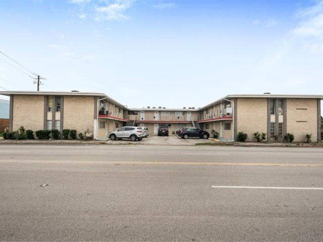 516 Holiday Dr, Galveston, TX 77550