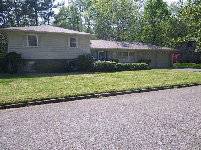 516 Holly Hill Dr, Evansville, IN 47710