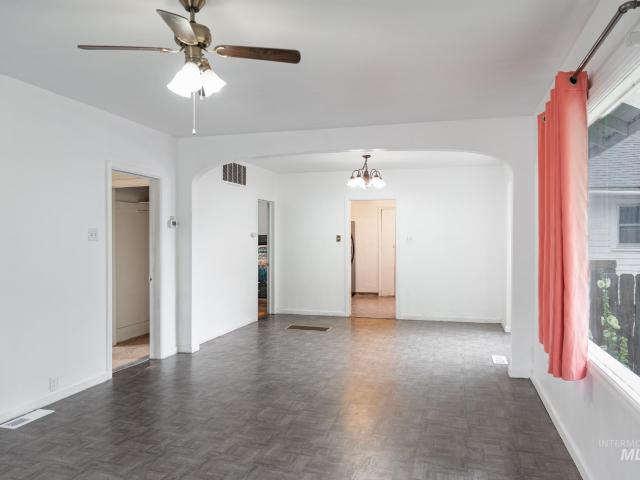 516 N 6th St