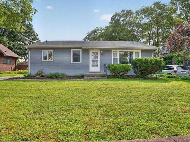 516 NW 1st St, Waverly, IA 50677