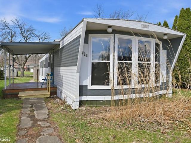 516 S Fremont Sts S, Stuart, IA 50250