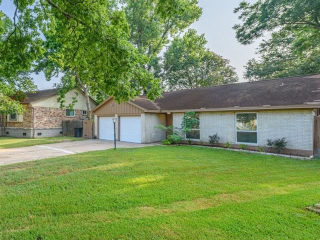 516 Saint Charles St, League City, TX 77573