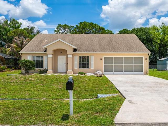 516 SE Crosspoint Dr, Port Saint Lucie, FL 34983