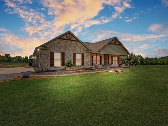 516 Spring Town Rd, Van Alstyne, TX 75495