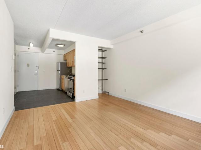 516 W 47TH Street N2H