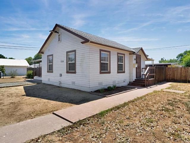 516 W 7th St, Madera, CA 93637