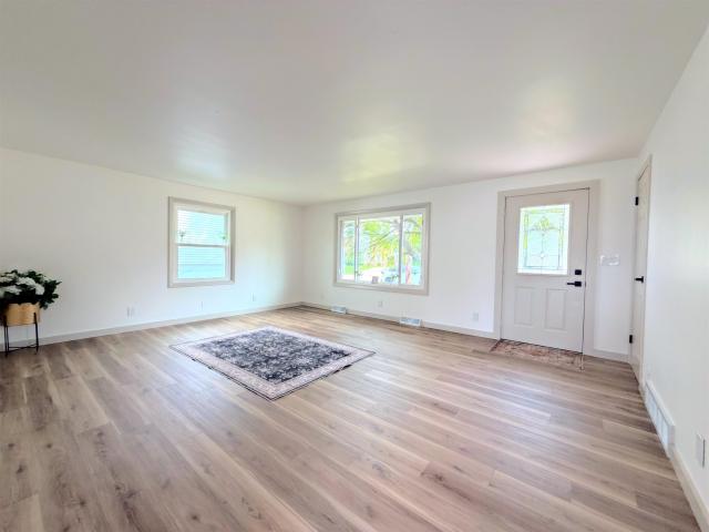516 W 10TH Street