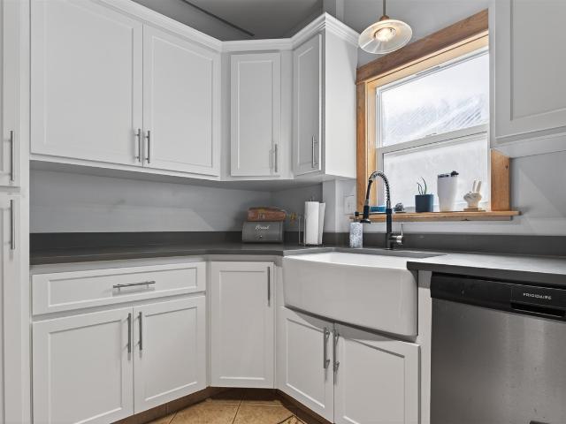 516 W Grand Street