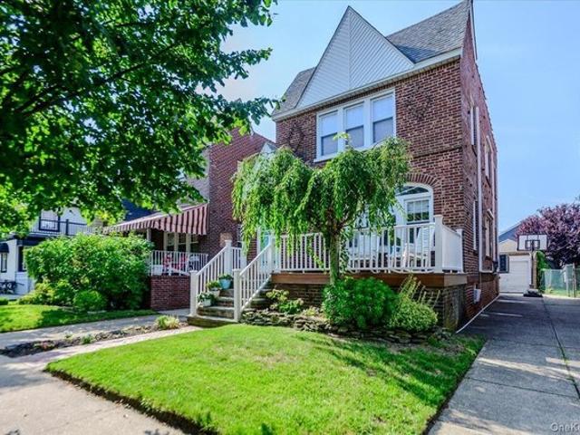516 W Market St, Long Beach, NY 11561