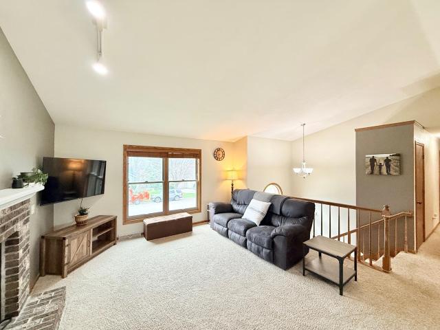 516 W Mohawk Trail