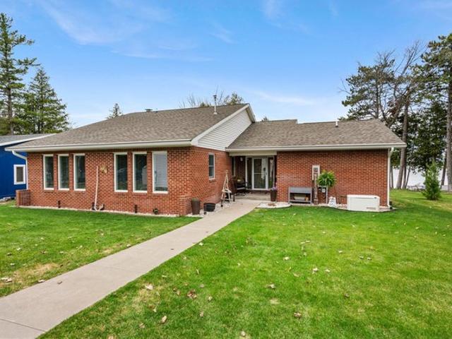 516 W Shoreview Ln, Indian River, MI 49749