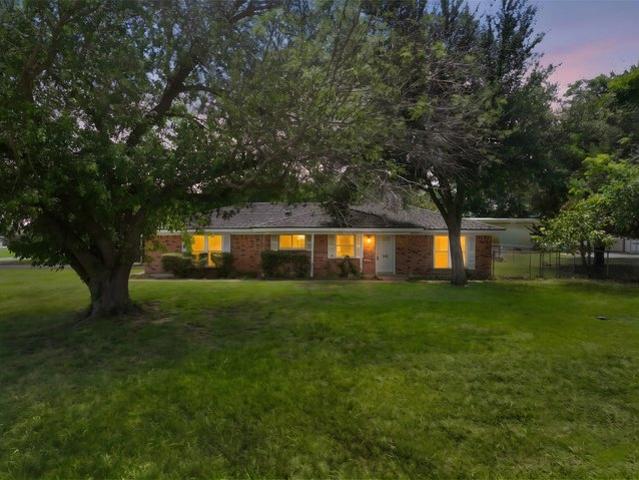 516 Willow Park Dr, Willow Park, TX 76087