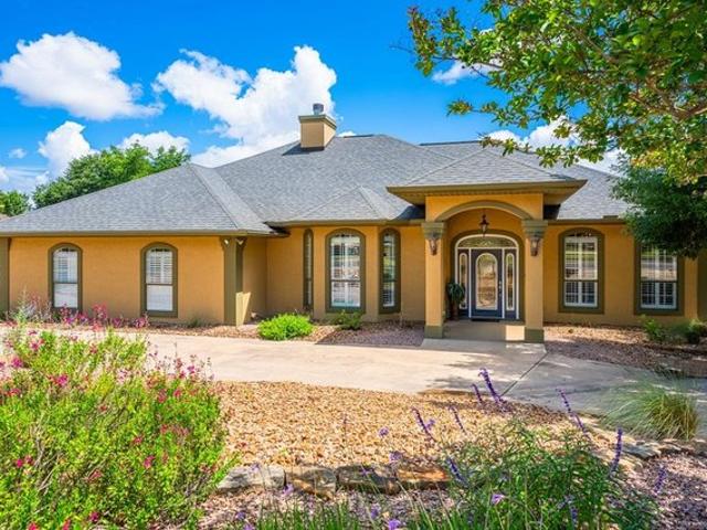 516 Winged Foot Ln, Kerrville, TX 78028