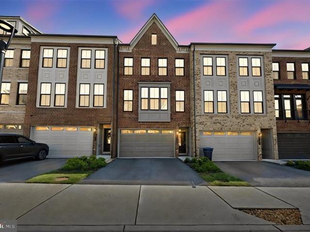 5179 Ridgeview Retreat Dr, Chantilly, VA 20151
