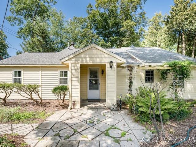 5170 S Shore Dr, Whitehall, MI 49461