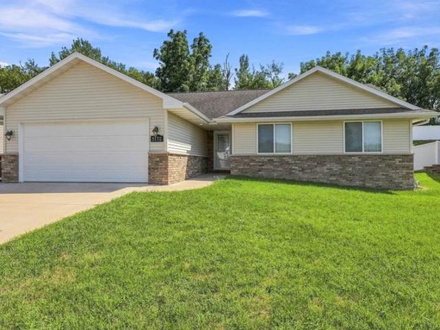 5172 Park Pl, Dubuque, IA 52002