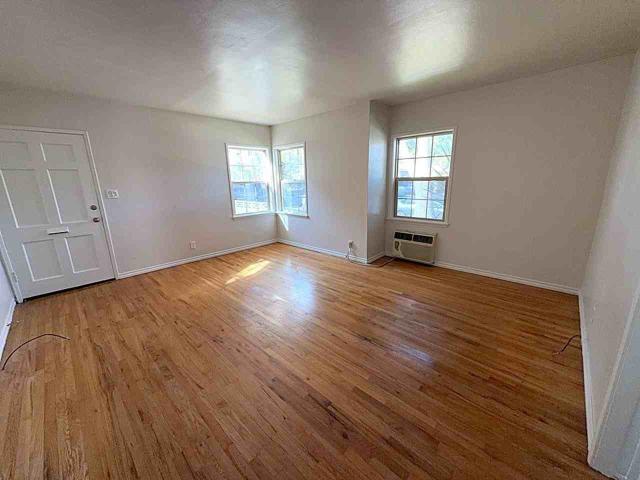 517 1 Bedroom Apartment for Rent at 1233 N Hollywood Way, Burbank, CA 91505 Chandler Park