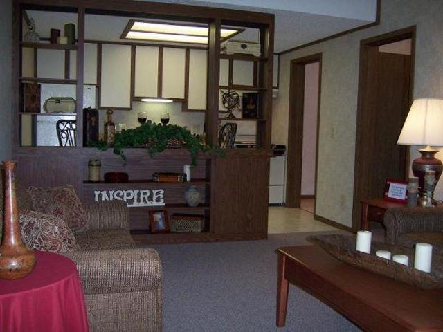 $517 / 1br Live The Good Life! Bedford map